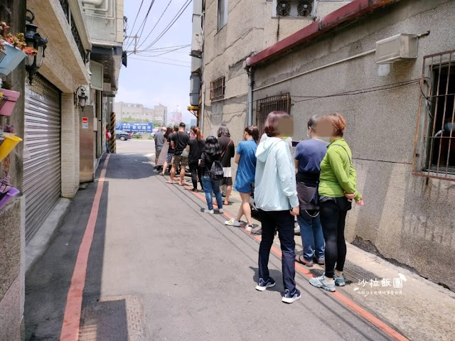 士林美食『金馥記烤鴨』排隊人氣外帶店、全國烤鴨王冠軍、士林捷運站 - 沙拉飯團